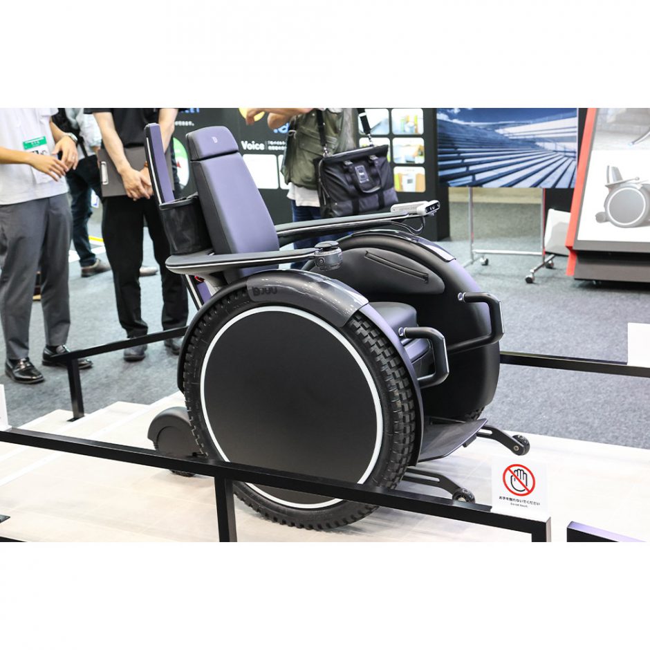 【H.C.R. 2023 レポート】トヨタの電動車いす「JUU」の実演。段差も乗り越えられる！／Believe JapanBelieve – ビリーヴ ジャパン
